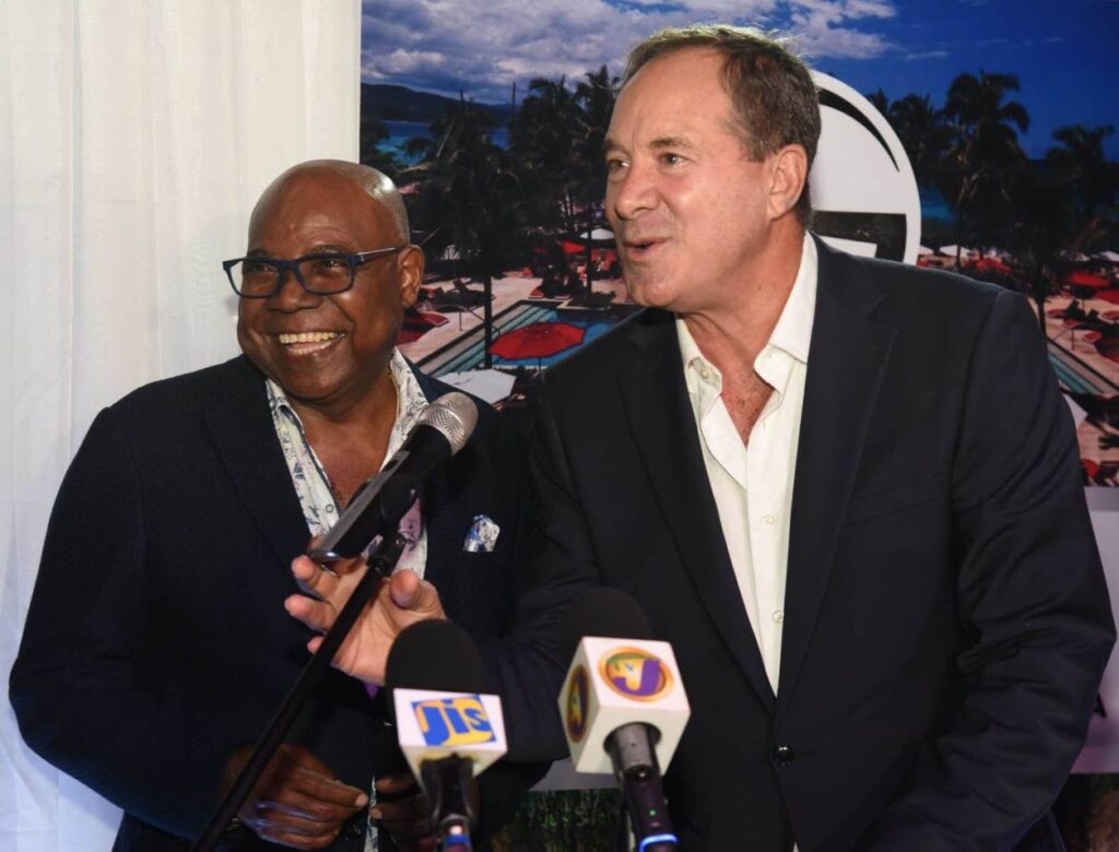 Chris Robinson overcomes wardrobe malfunction to win 400m hurdles in ...