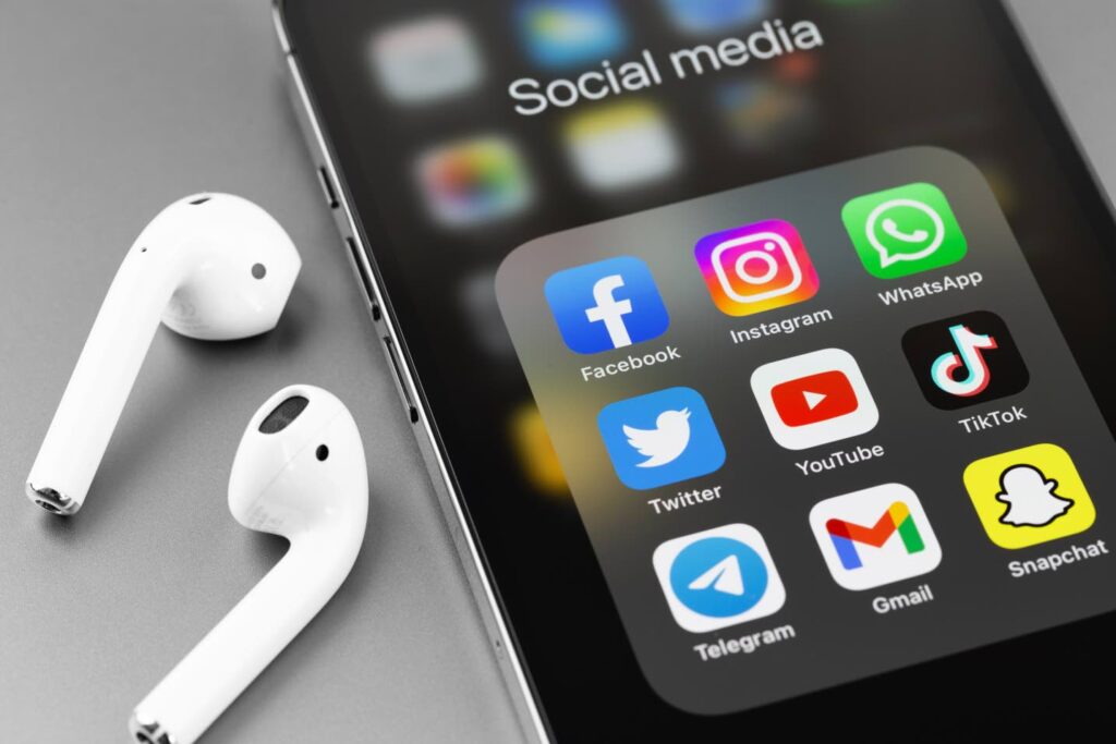 Social media ban could backfire, say Caribbean scientists - Jamaica ...