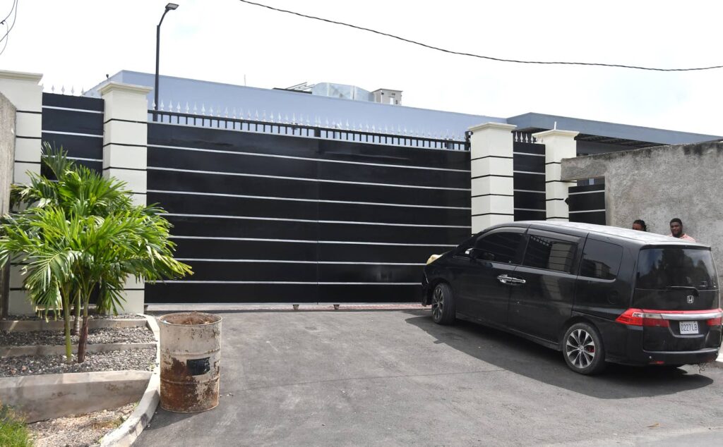 Drowning in mangoes at home? Here are 8 ways to make use of the fruit ...