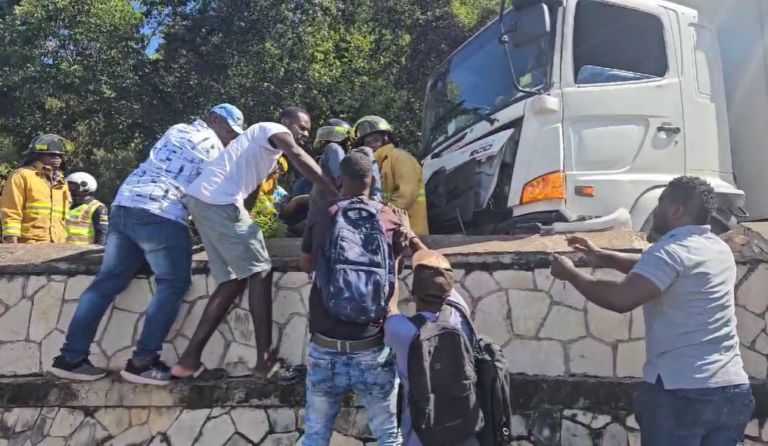UPDATE: Truck driver freed after being trapped for two hours in Spur ...