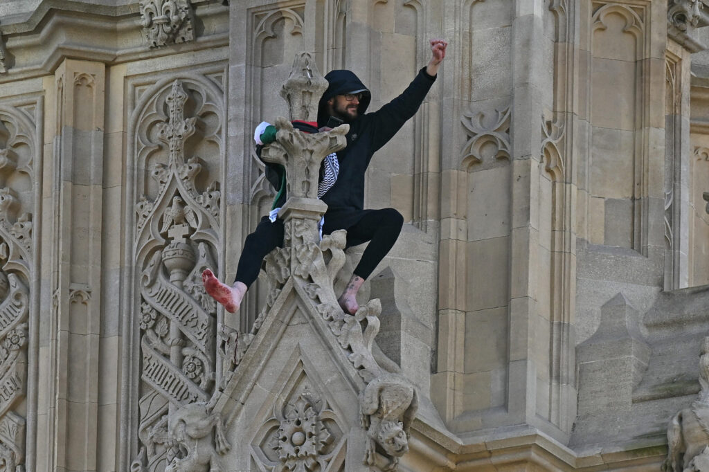 Man with Palestinian flag scales London's Big Ben clock tower - Jamaica ...