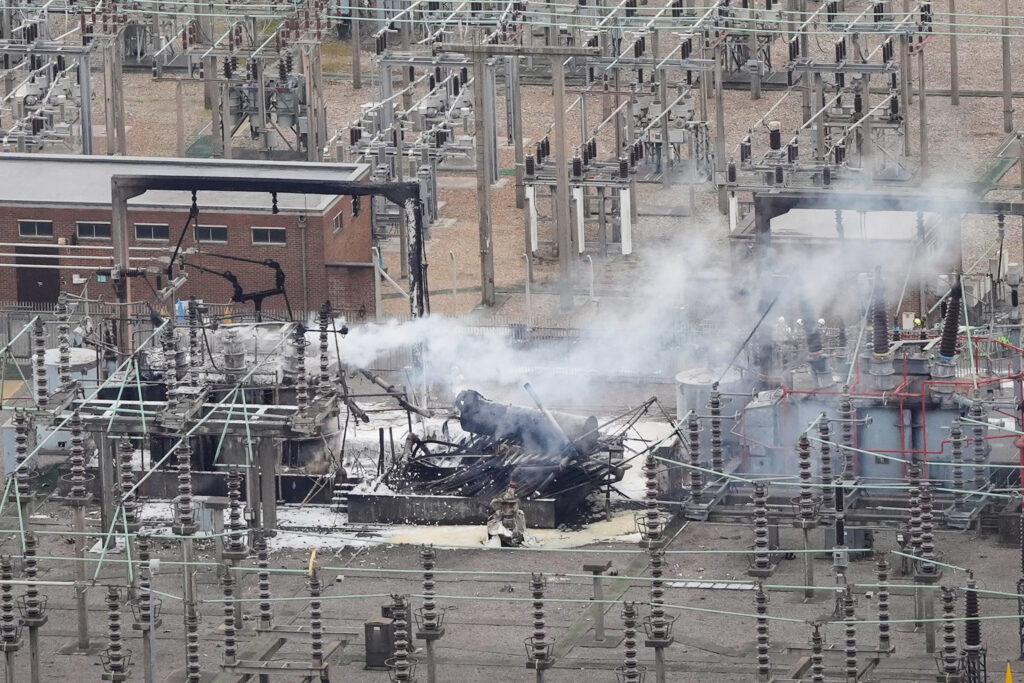 Emotions run high as power outage shuts London's Heathrow - Jamaica ...