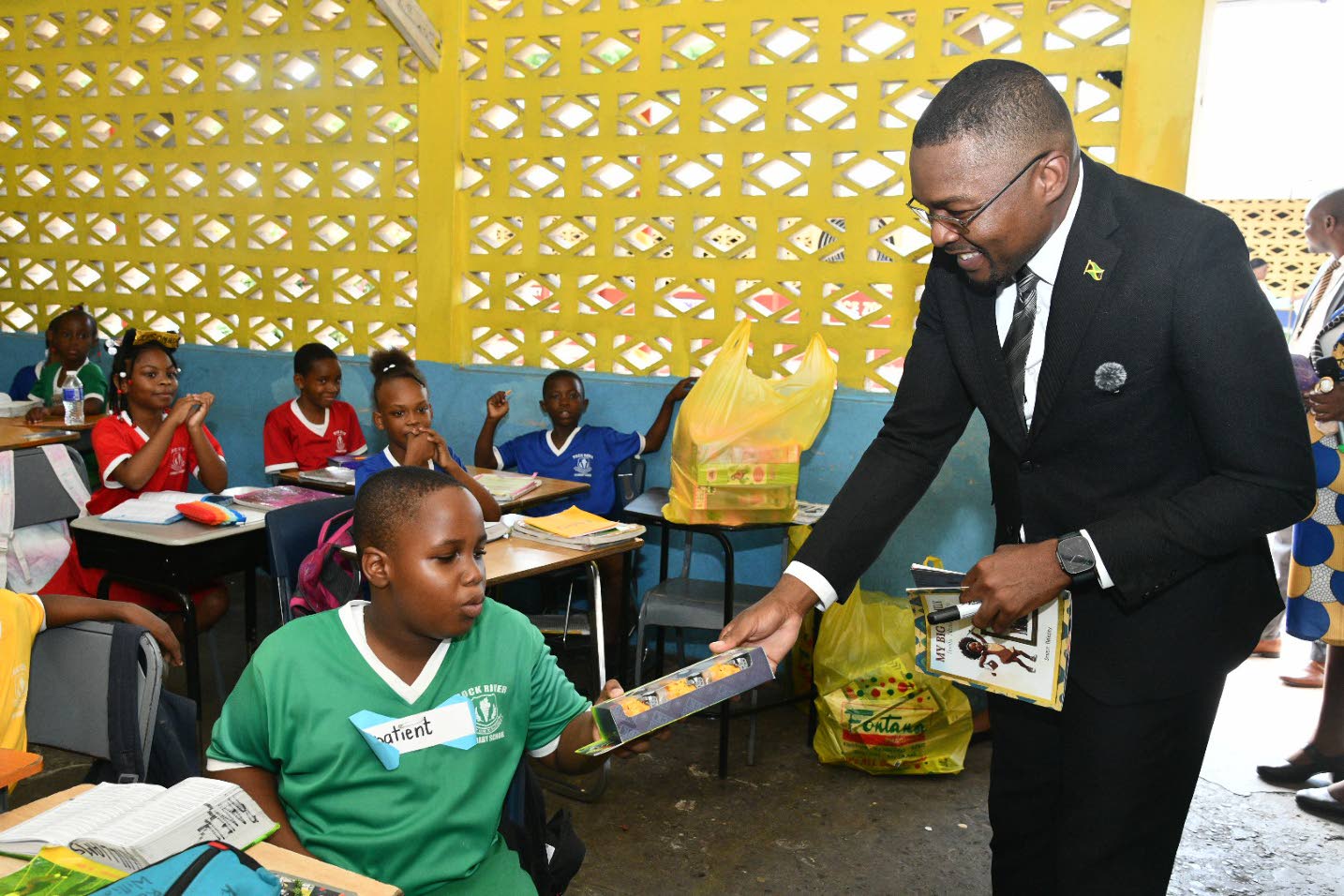 Minister Morgan reads to students at Rock River Primary School ...