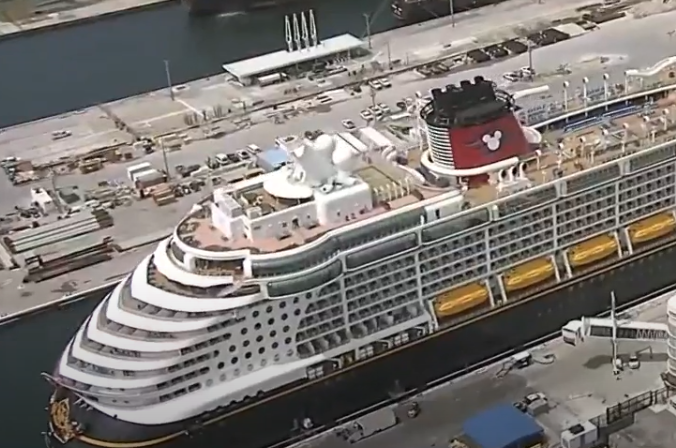 Father jumps overboard to save 5-y-o who fell from cruise ship railing ...