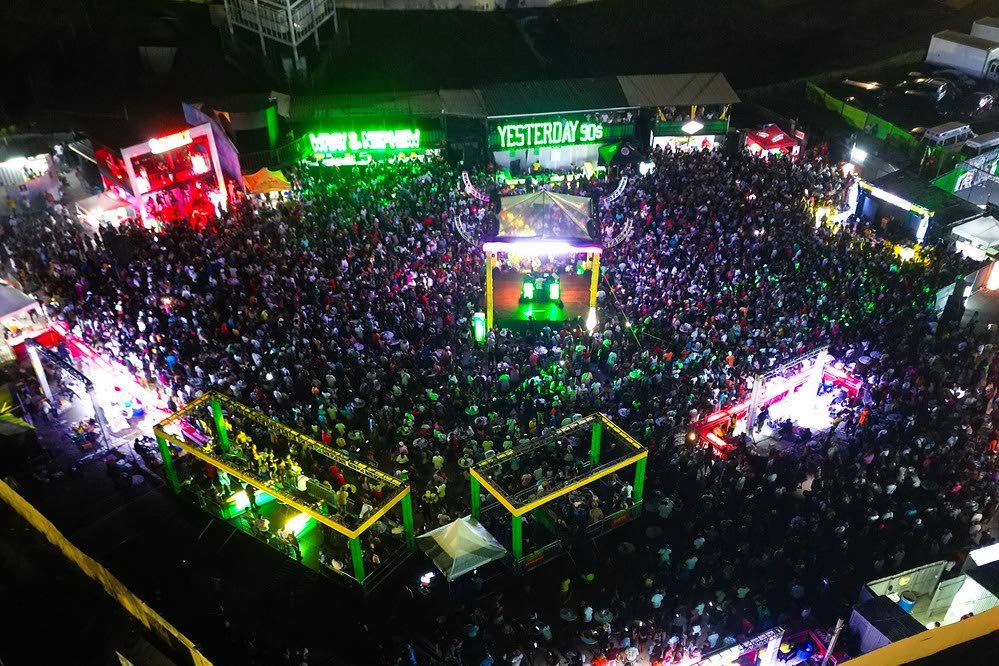 DJs kept the vibes flowing at Yesterday Best of the 90s - Jamaica Observer