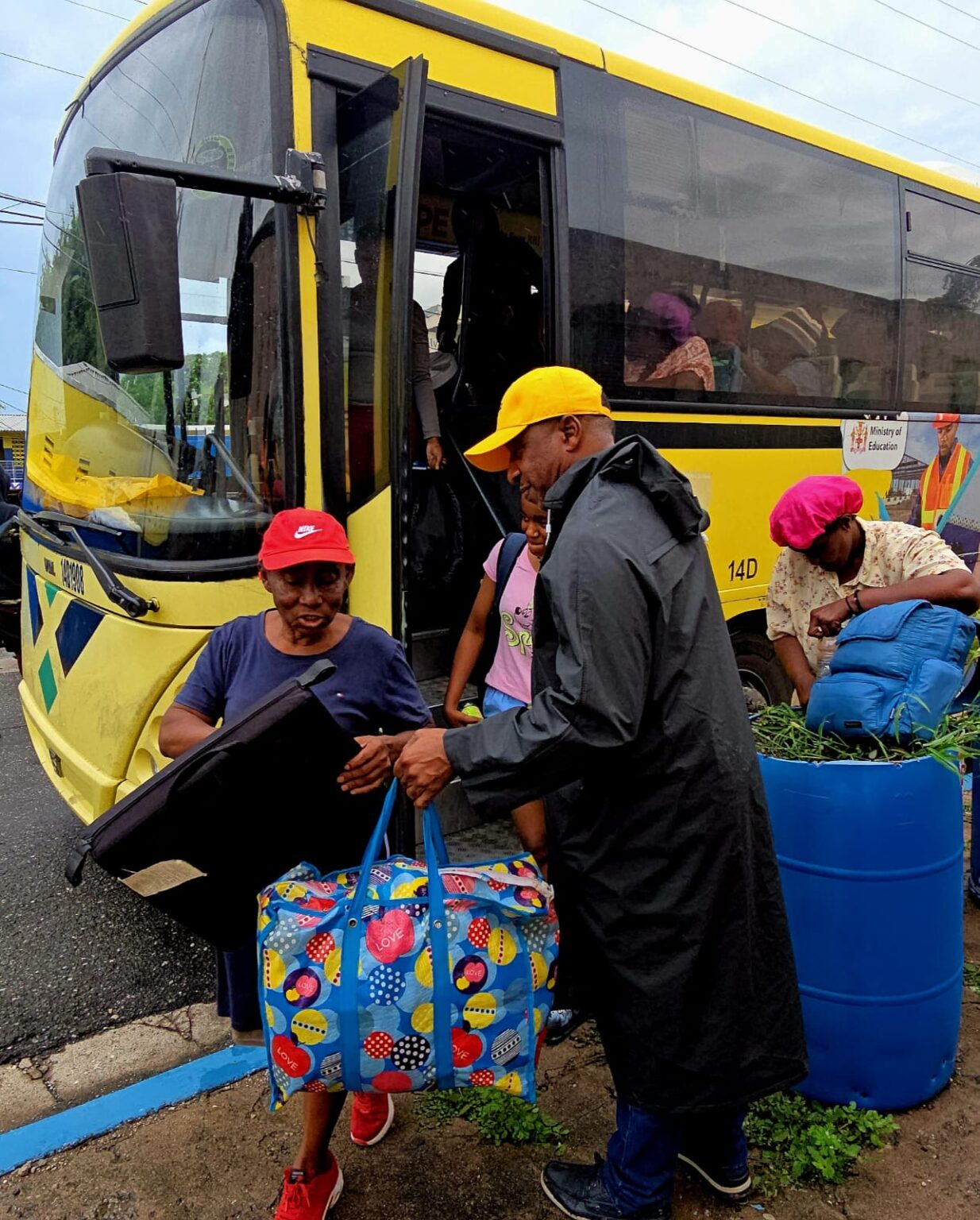 #EyeOnMelissa: Rae Town residents evacuate on eve of Hurricane Melissa ...