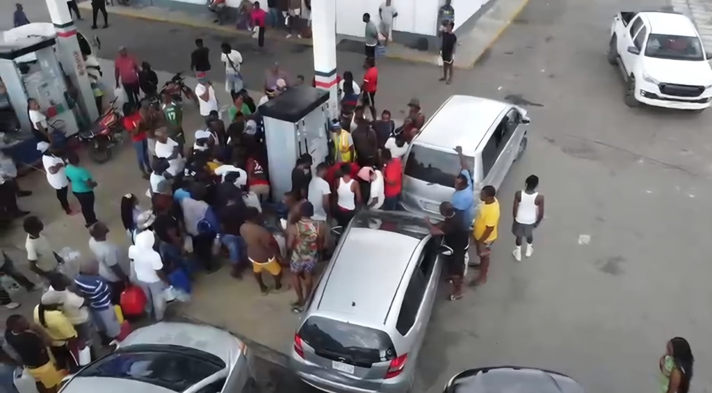 Long lines, short tempers as fuel shortages grip western Jamaica after ...