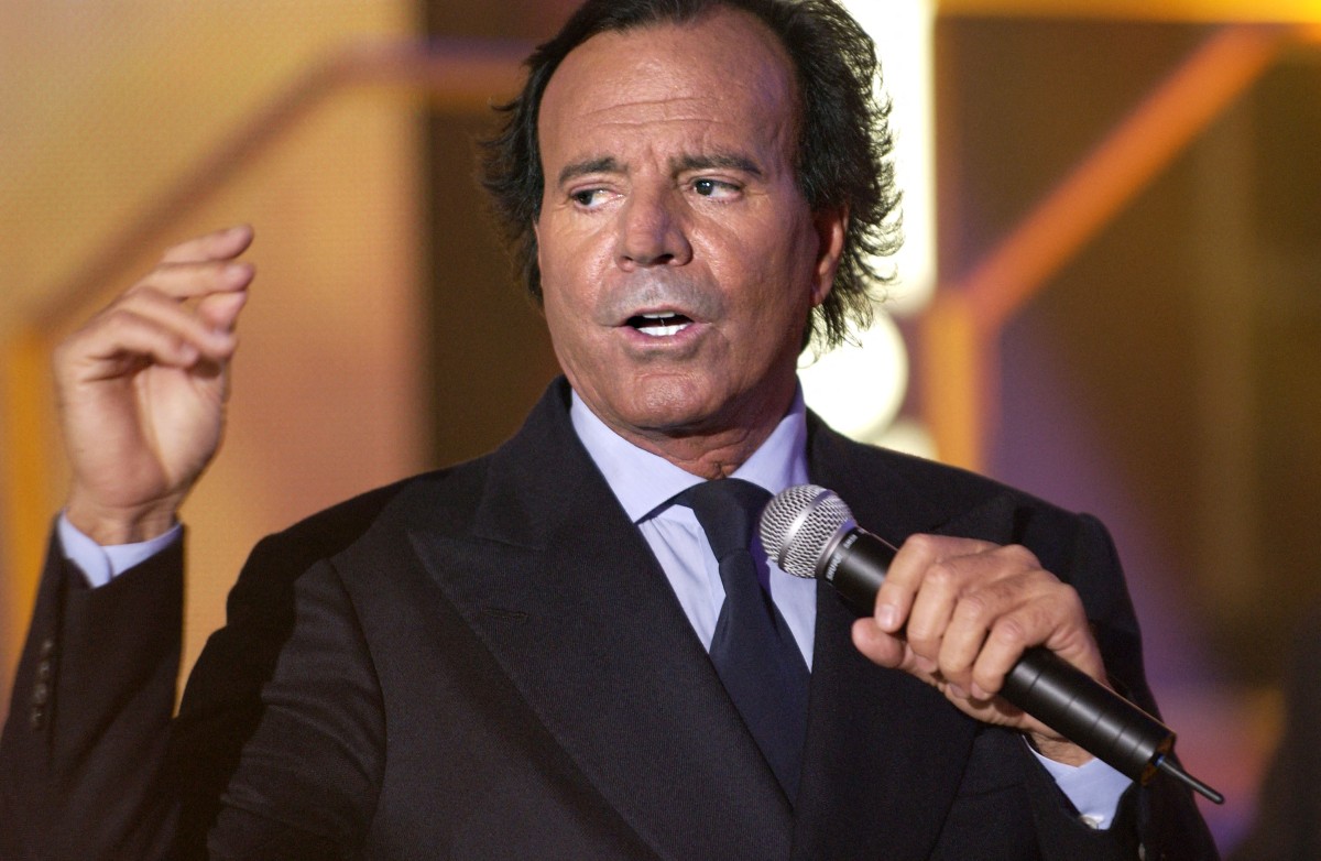 Spanish singer Julio Iglesias accused of 'human trafficking' by former ...