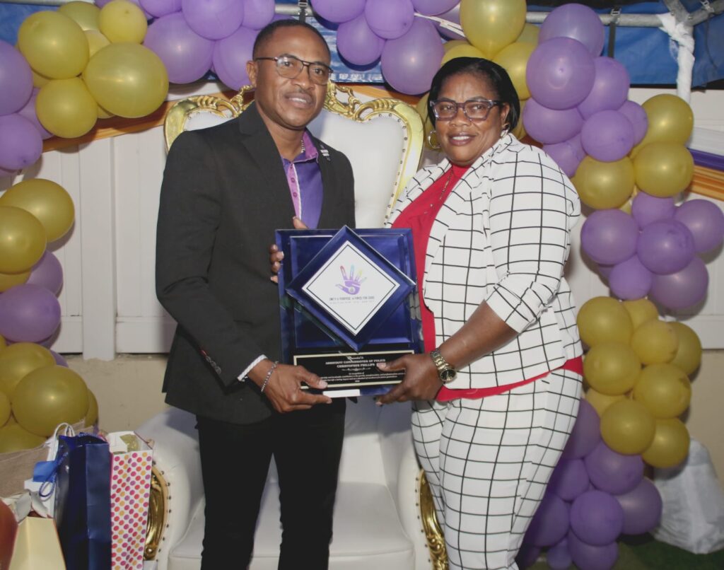 WATCH: Bittersweet farewell for outgoing Area 5 head, ACP Phillips ...