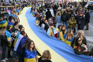 Hundreds rally in Paris to support Ukraine after four years of war ...