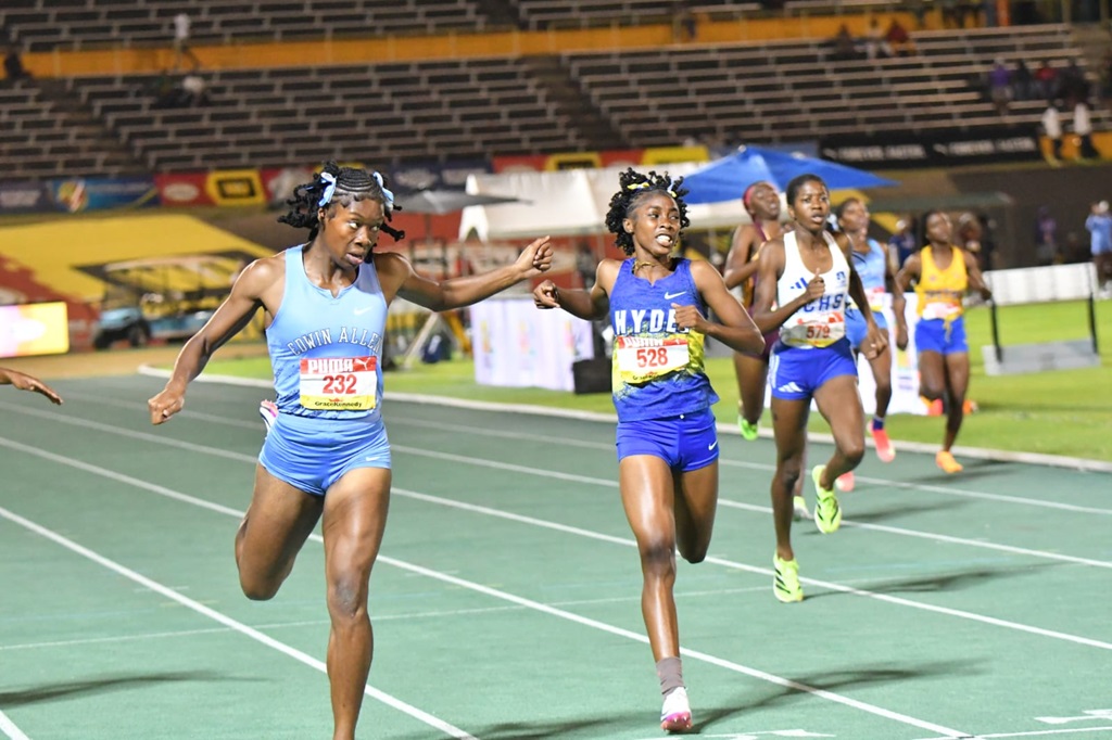 #Champs2026: Edwin Allen's Carr runs PB to win girls' Class 1 400m ...