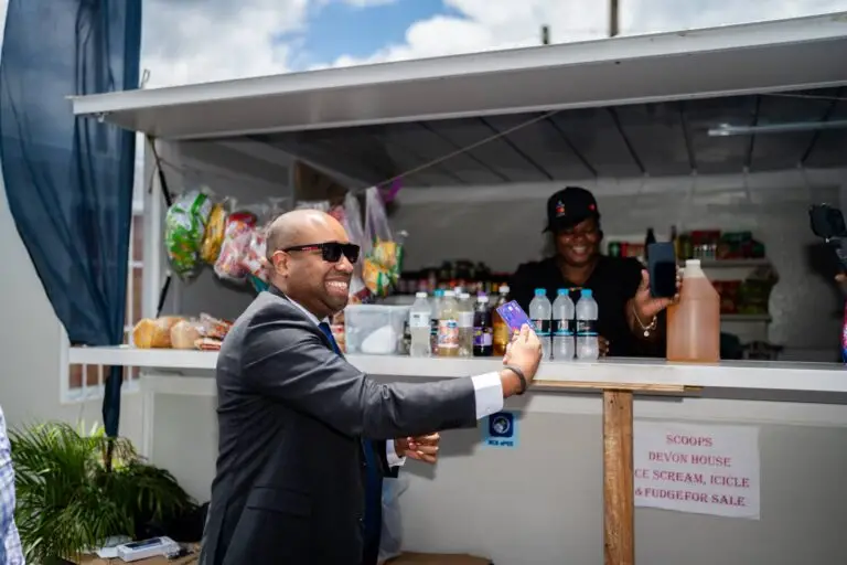 Cashless system for Manor Park vendors - Jamaica Observer