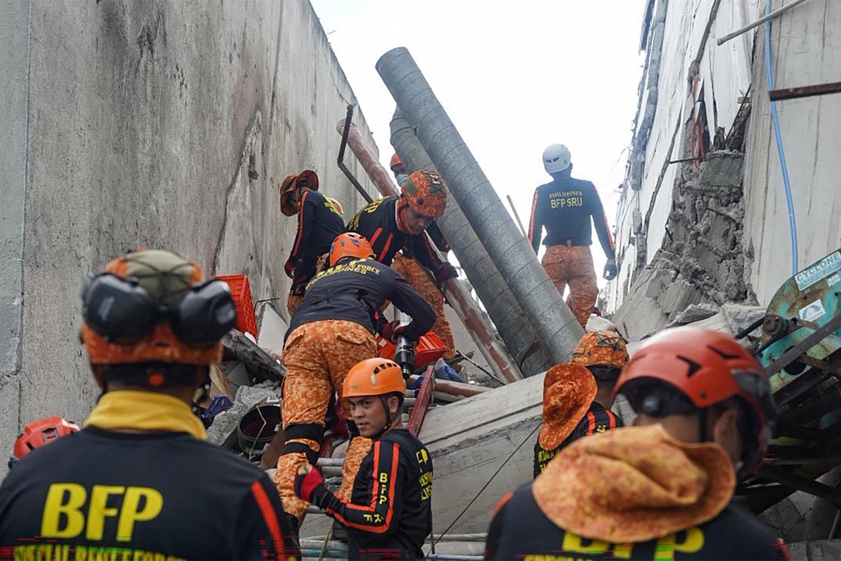 Major quake off Philippines kills at least 35, dozen still missing ...